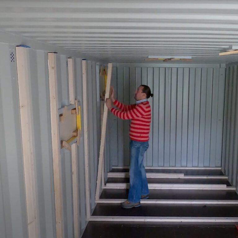 Klus update 1: isoleren van de container woning - Ugly's Journey